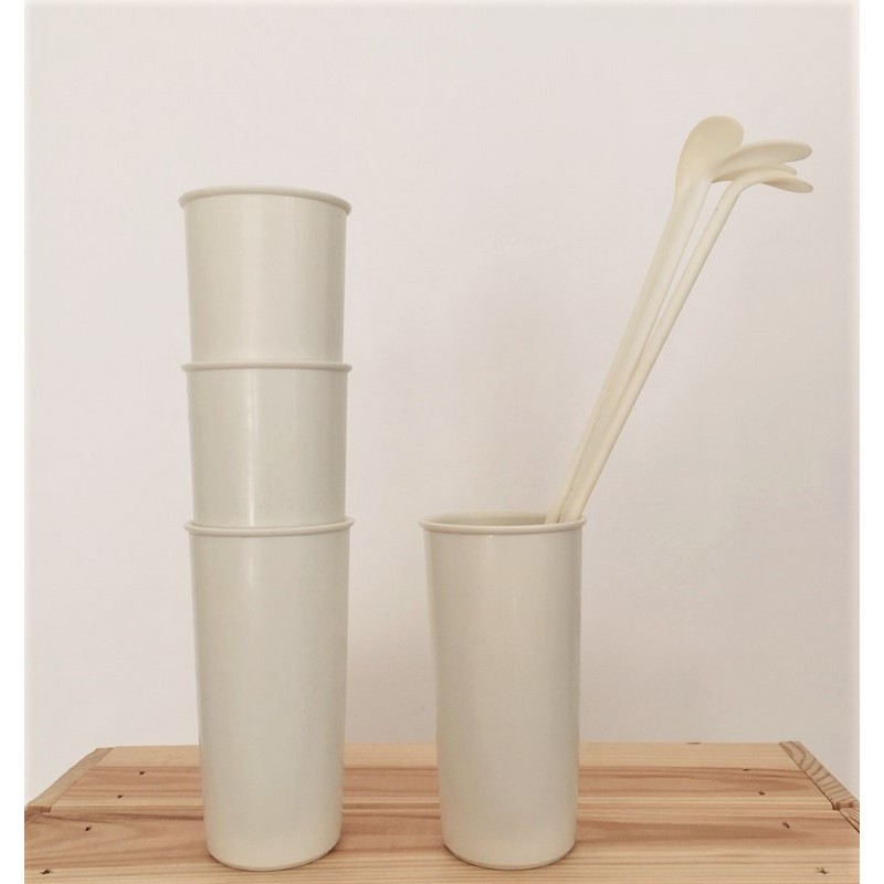 4 gobelets et 4 longues cuillères Tupperware vintage 70, coloris blanc