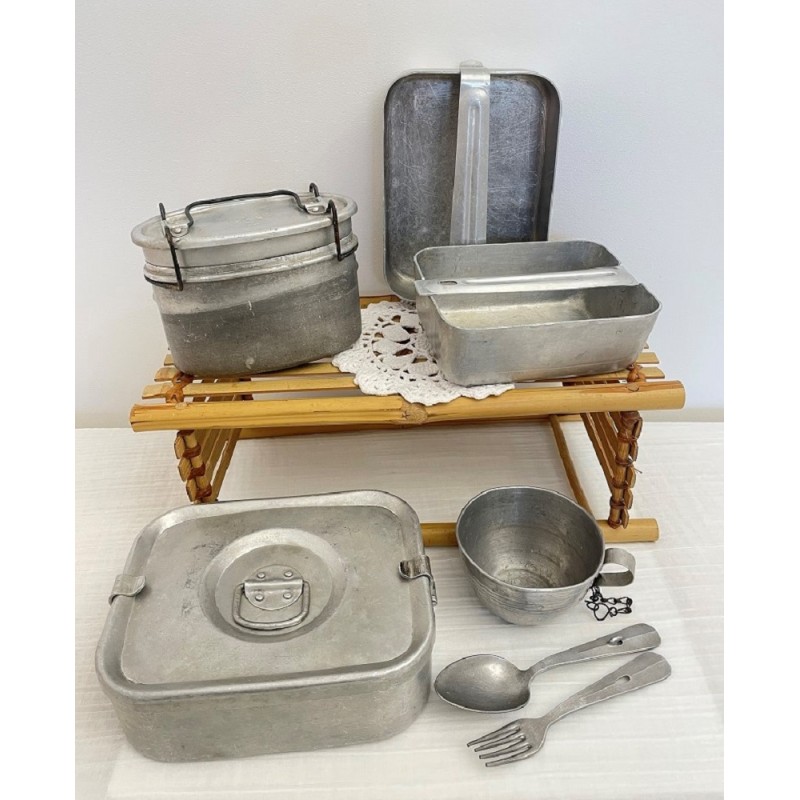 Lot ancien de vaisselle gamelles ustensiles cuisine camping rétro en alu