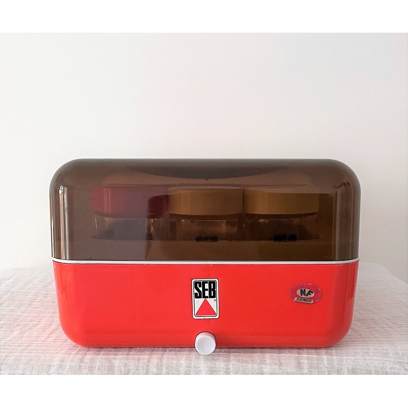 Yaourtière SEB rouge années 70 avec ses 8 pots en verre SEB