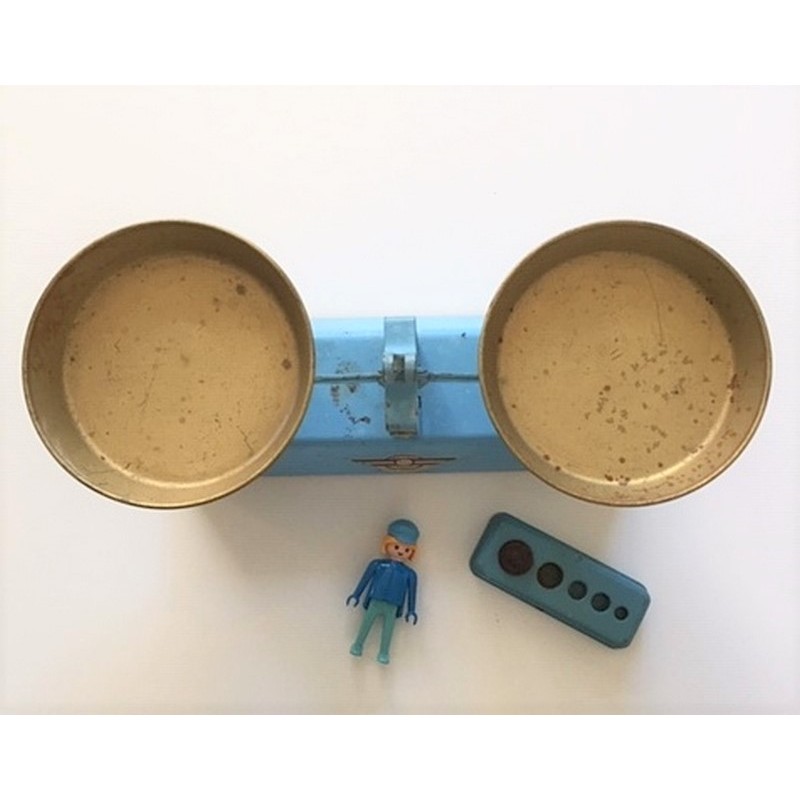 Balance Jouet La petite vendeuse 50's en métal/tôle bleu avec plateaux