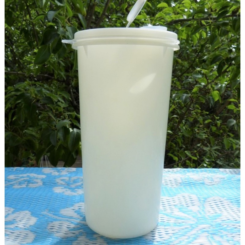 2 grandes boites Tupperware vert et blanc pastel avec couvercles