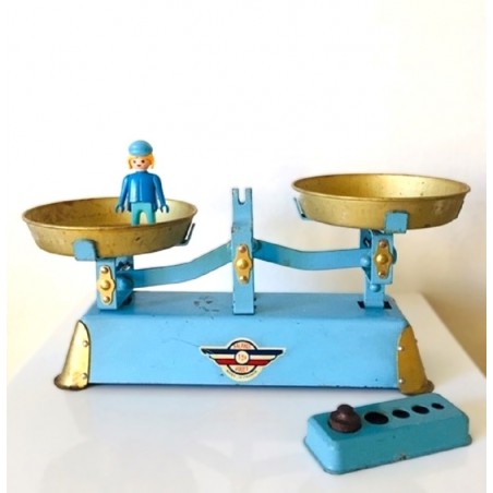 Balance Jouet La petite vendeuse 50's en métal/tôle bleu avec plateaux